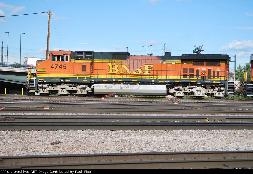 BNSF 4745